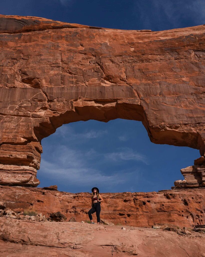 Trail Guide: Hiking to Jeep Arch in Moab, Utah | kateoutdoors.com